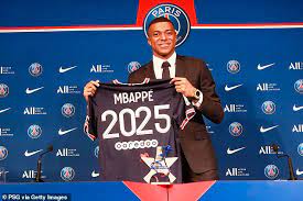 "Kylian Mbappe, a star for PSG, received the largest sports contract ...